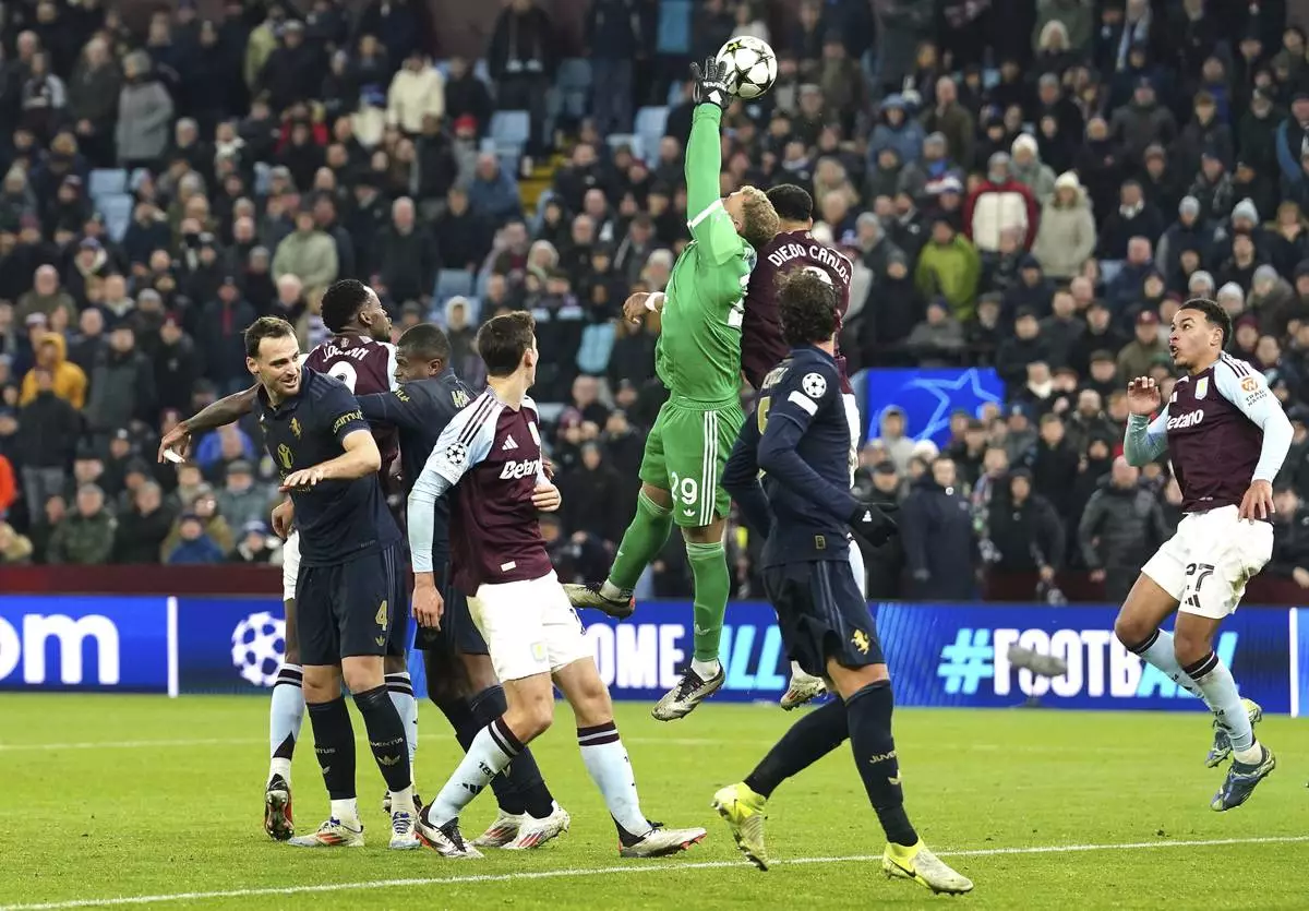 Differences Between Goalkeeper Kits and Outfield Kits